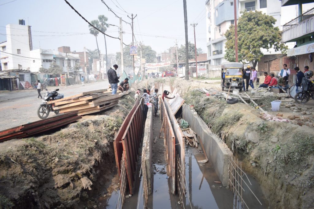 Spinal Road Construction with Utility Duct and Drainage System ...