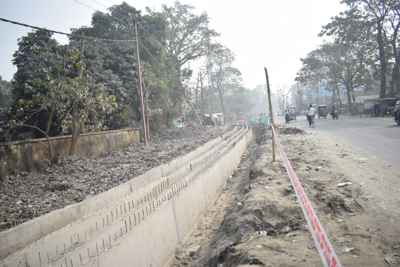 Spinal Road Construction with Utility Duct and Drainage System ...