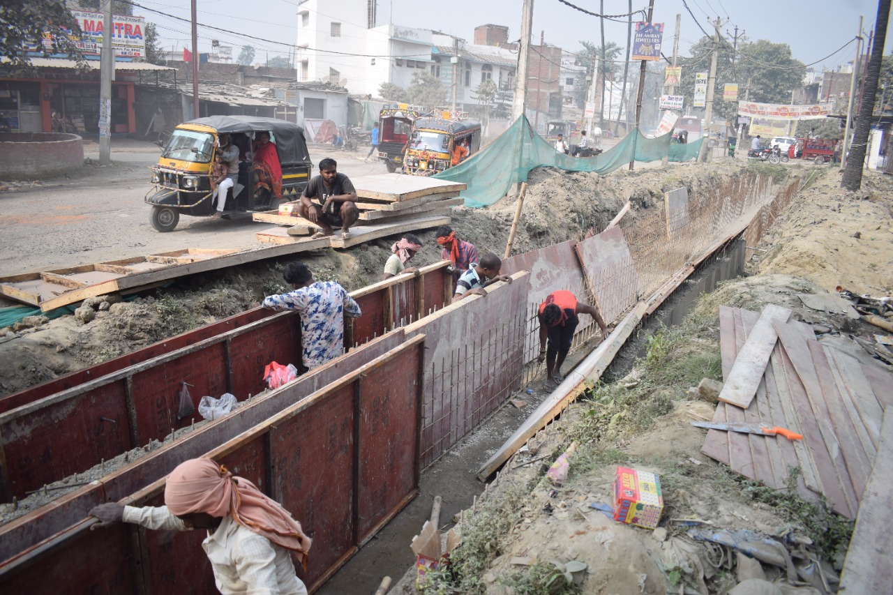 Spinal Road Construction with Utility Duct and Drainage System ...